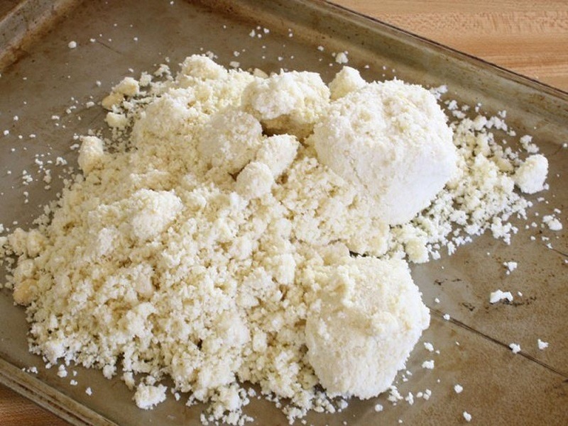 Chậm kinh 7 ngày, ra khí hư bã đậu sau khi quan hệ phải làm sao?